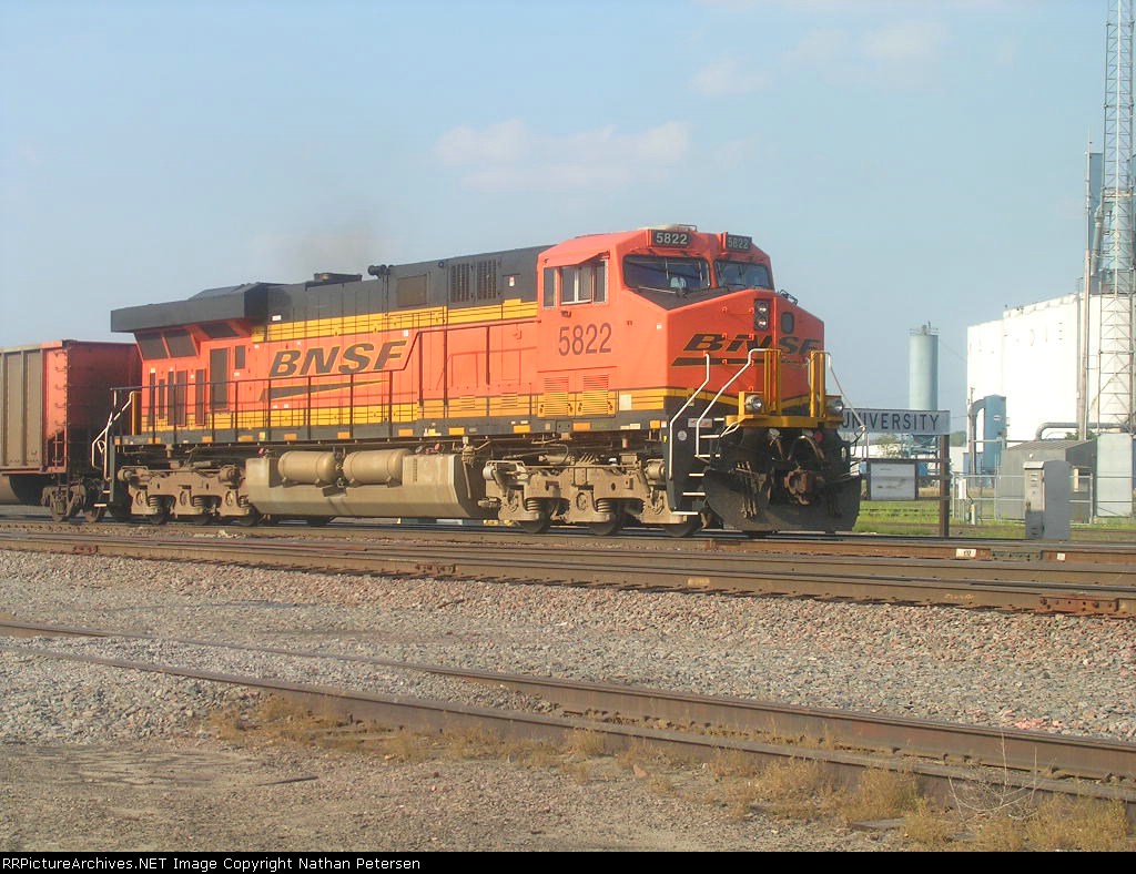 BNSF 5822